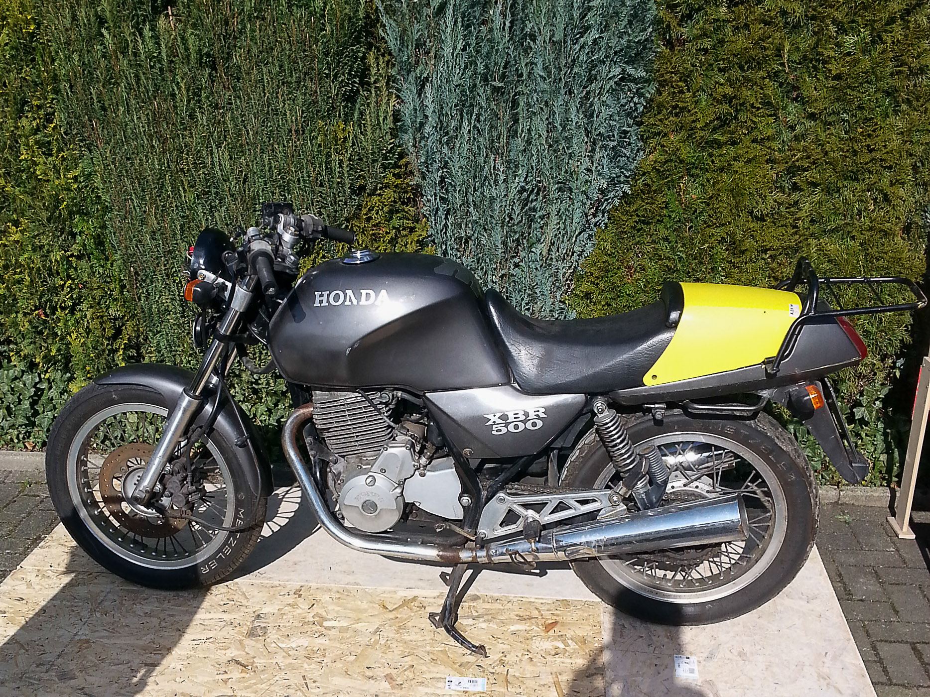 Honda XBR 500 – Metamorphose zum aufregenden Scrambler