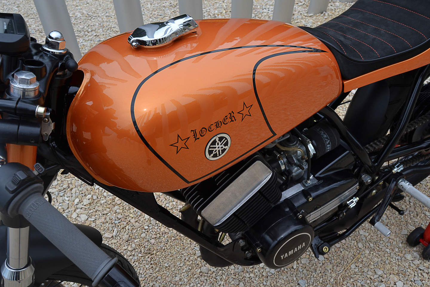 Yamaha RD 250 Cafe Racer – heiße “73” von Pascal Locher