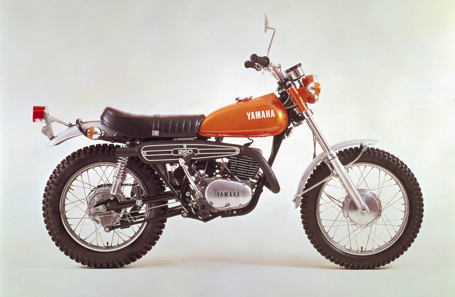 Yamaha_DT1_250_1971 - Nippon-Classic.de